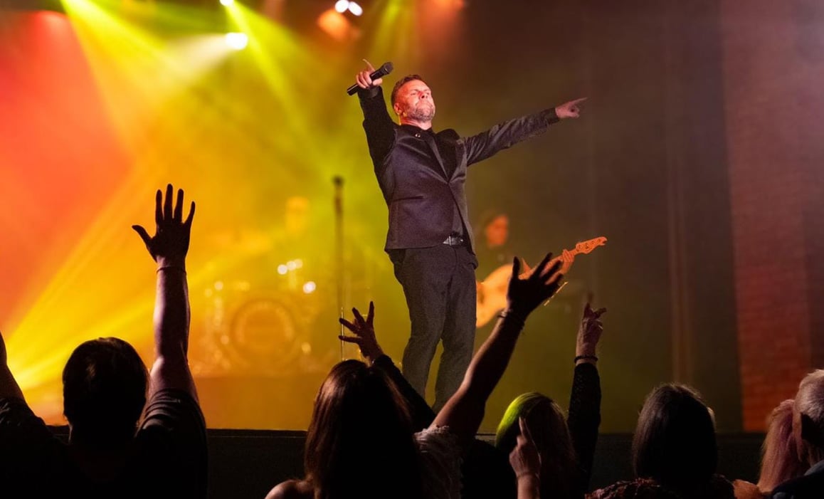 Dan Hadfield as Gary Barlow | Warner Hotels