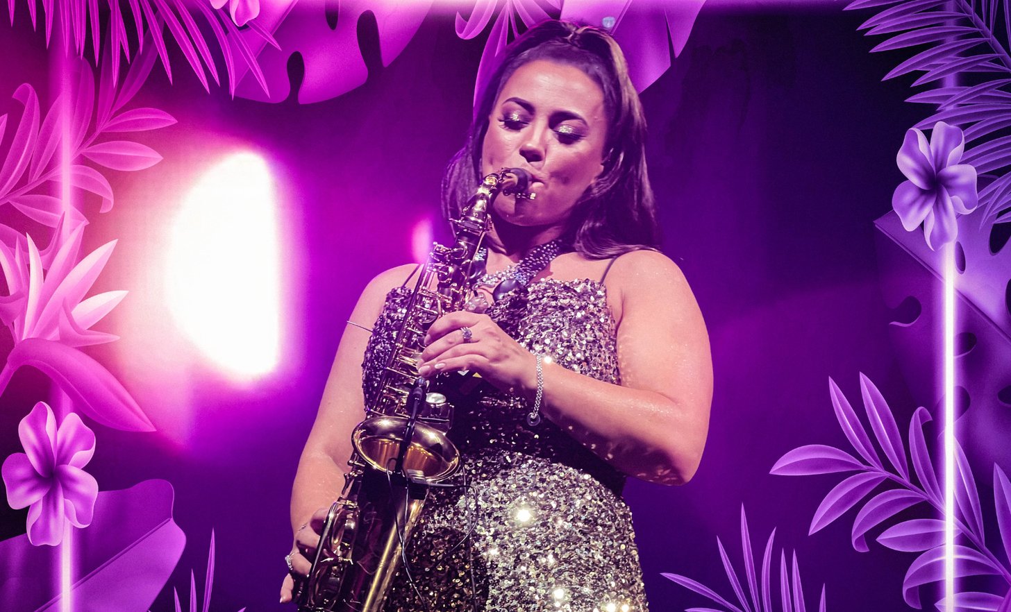 Danielle Grace - 90s Baby | Warner Hotels