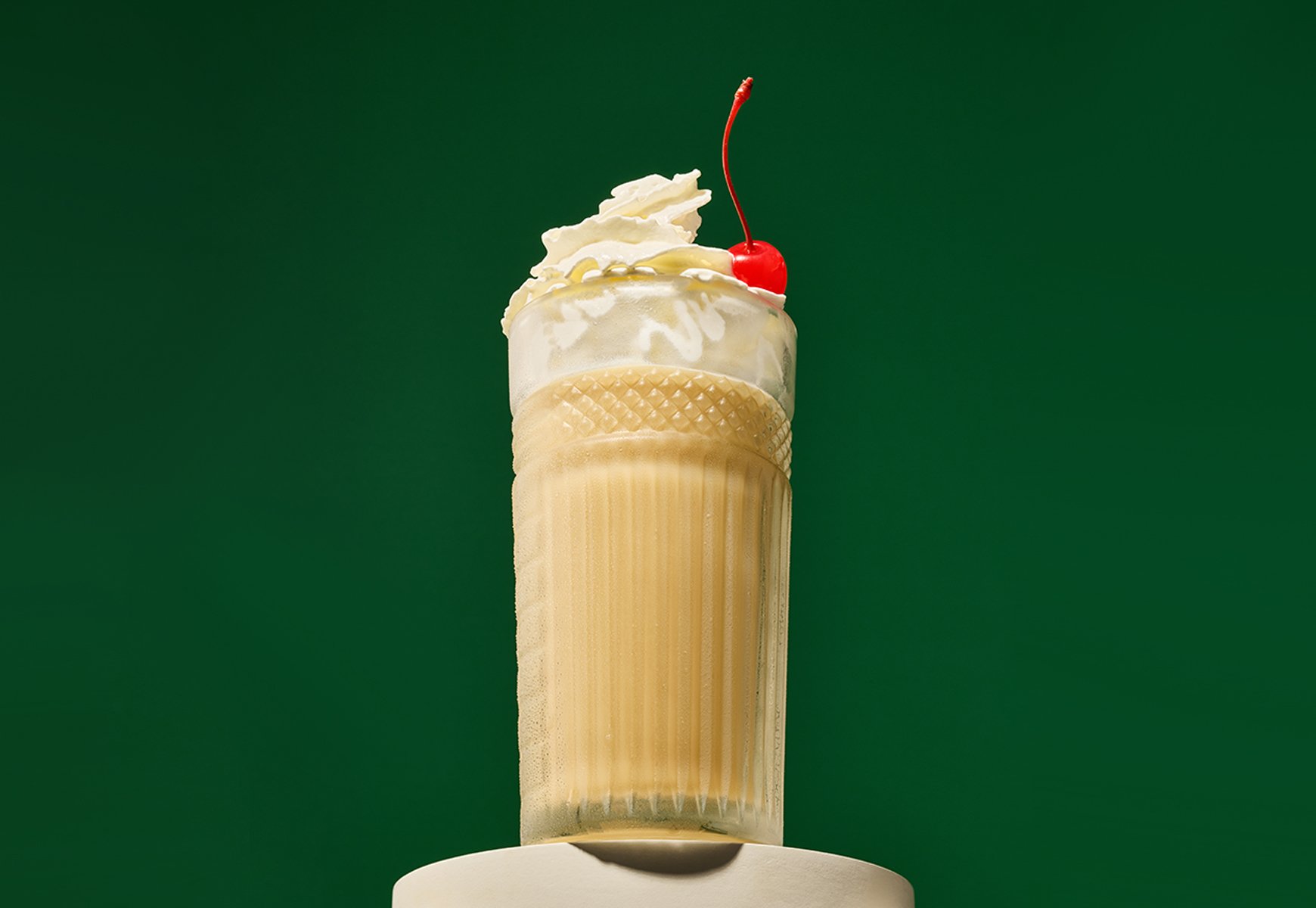 How to Make a Christmas Colada: Cocktail Recipe to Impress Your Guests ...