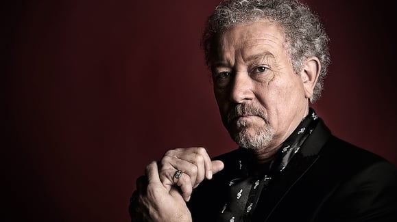 Martin Jarvis as Tom-Tastic with live band | Warner Hotels